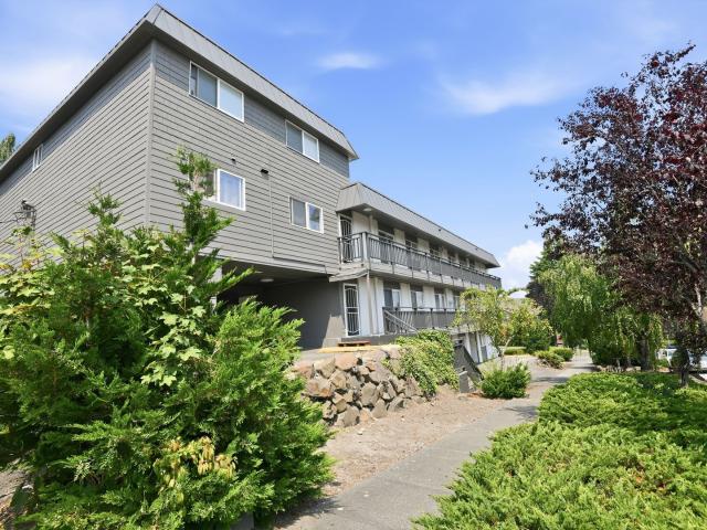 North Tacoma 2bed/1.5bath unit #7 Renovated with washer/dryer