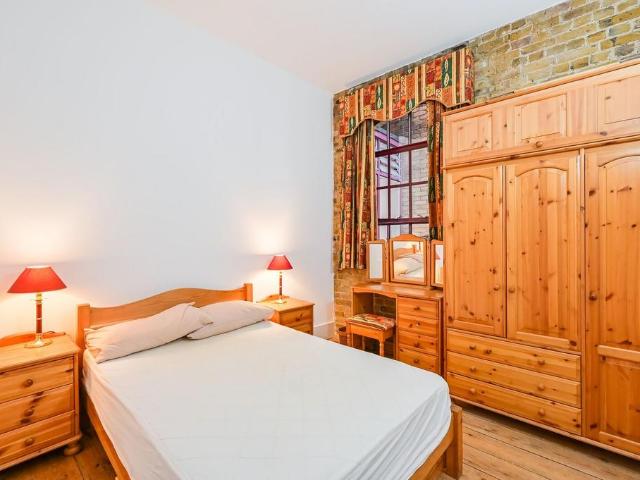 North Tenter Street, Whitechapel. 2 bed flat to rent £3,250 pcm £750 pw