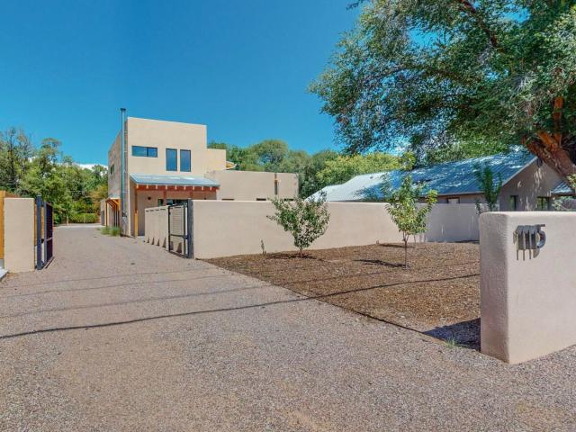North Valley Fabulous 2018/sf 2 Bedroom 2.5 Bath with Garage