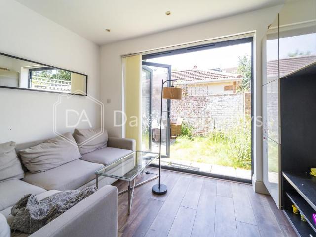 North View Road, Alexandra Palace. 2 bed apartment to rent £2,400 pcm £554 pw