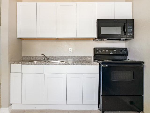 North Washington Apartment Homes 2 Bedroom Apartment for Rent at 1877 19th St, Sarasota, FL 34234