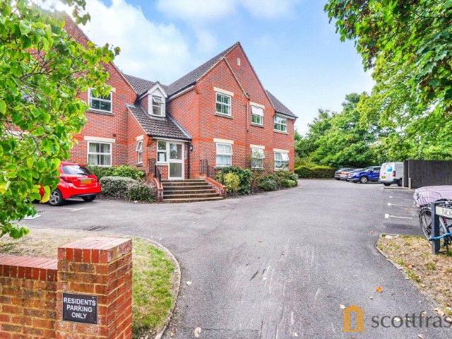 North Way, Headington, Oxford, OX3 2 bed flat to rent £1,650 pcm £381 pw