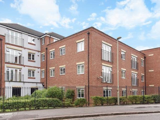 North Way, Headington, Oxford, OX3 2 bed flat to rent £1,600 pcm £369 pw