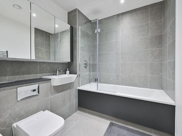 North West Quarter, Queen's Park. 1 bed flat to rent £2,300 pcm £531 pw