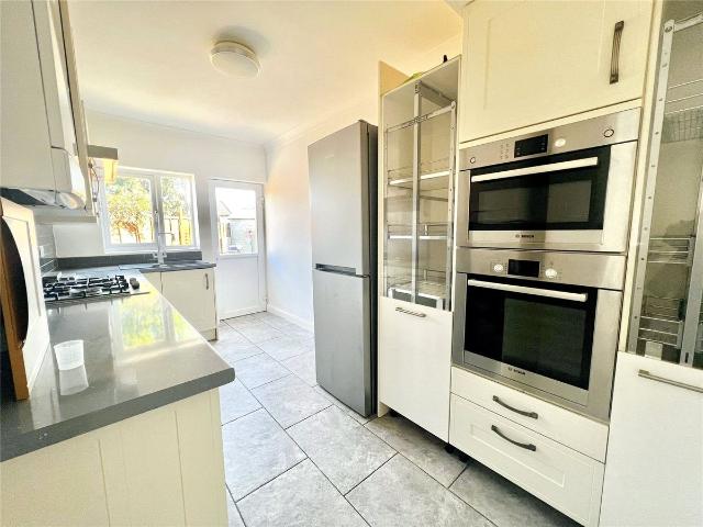 North Western Avenue, Watford, Hertfordshire WD25, 2 bed detached house to rent, £1,800 pcm | PrimeLocation