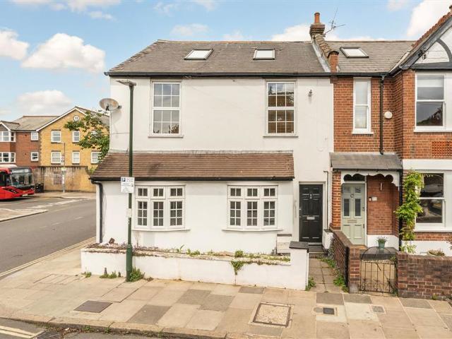 North Worple Way, Barnes SW14, 3 bed maisonette to rent, £2,750 pcm | PrimeLocation