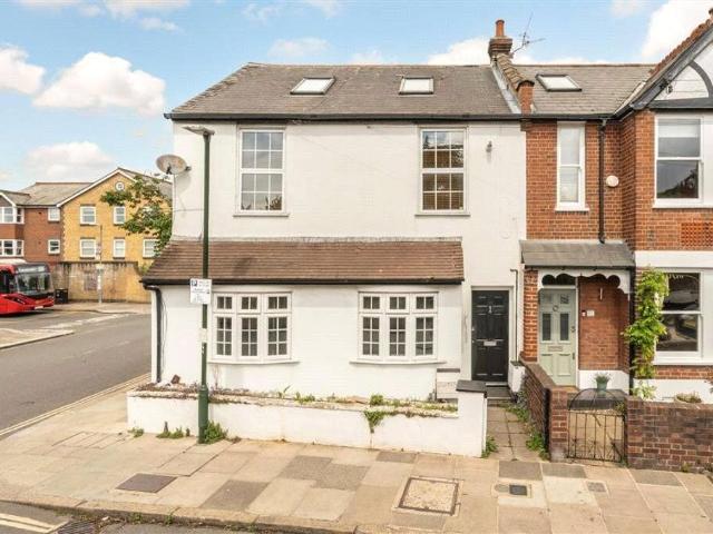 North Worple Way, London SW14, 3 bed maisonette to rent, £2,650 pcm | PrimeLocation