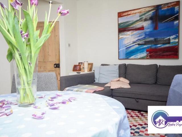 North Worple Way, London SW14, 3 bed flat to rent, £3,198 pcm | PrimeLocation