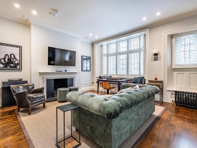North Audley Street Mayfair W1K 1 bed flat to rent £9,100 pcm £2,100 pw