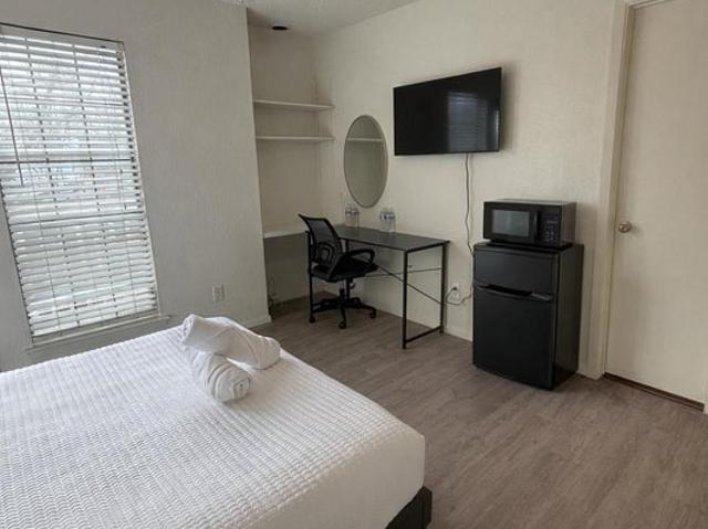 North Austin Hyde Park MicroTel Vibes, in the He