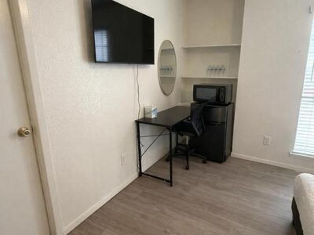 North Austin Hyde Park MicroTel Vibes, in the Heart of University of Texas and Downtown Austin