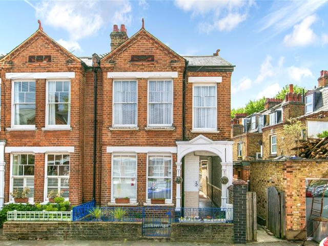 North Avenue, Kew, TW9