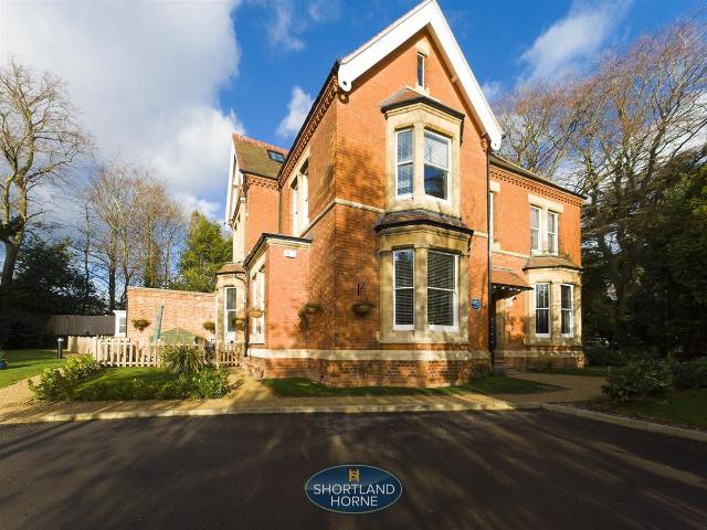 North Avenue, Stoke Green, Coventry CV2, 2 bed flat to rent, £1,250 pcm | PrimeLocation