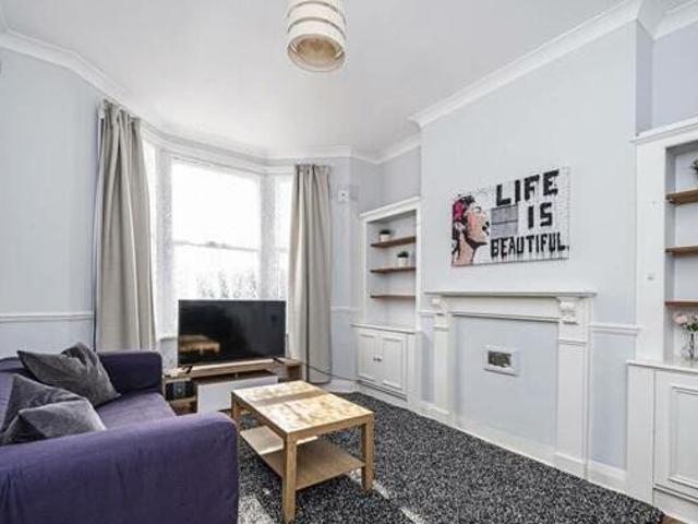 North Birkbeck Road, Leyton, 2 Bedroom Maisonette