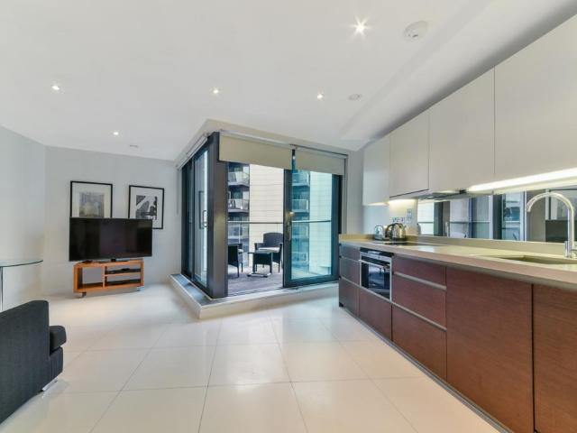 North Boulevard, 2 Baltimore Wharf. Studio to rent £1,907 pcm £440 pw