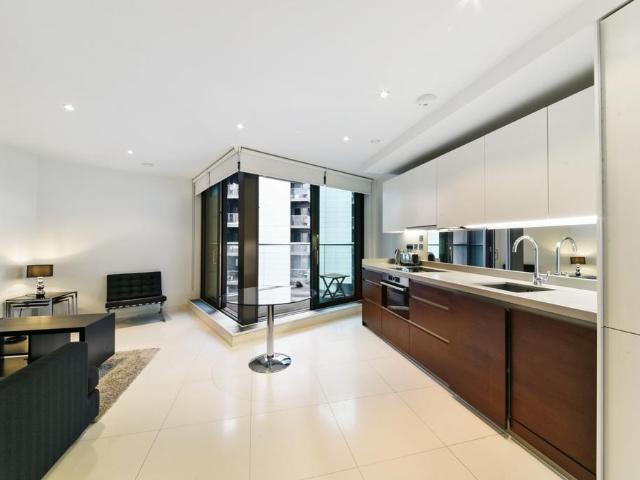 North Boulevard, 4 Baltimore Wharf. Studio to rent £2,167 pcm £500 pw