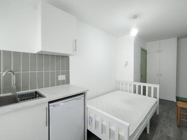 North Circular Road, Neasden, Brent, NW2 Studio to rent £1,050 pcm £242 pw