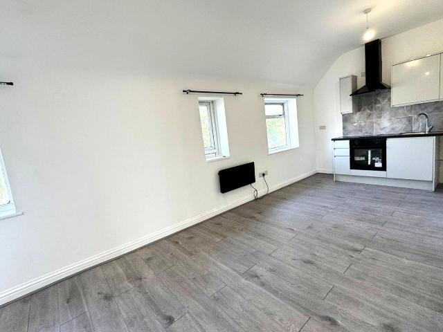 North Circular Road, London NW10, Studio to rent, £1,050 pcm | PrimeLocation