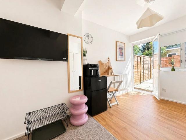 North Circular Road, London, NW2