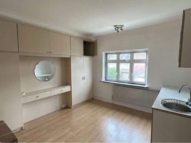 North Circular Road, London NW2, Studio to rent, £1,350 pcm | PrimeLocation