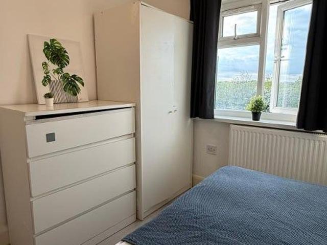 North Circular Road, London NW2, Room to rent, £693 pcm | PrimeLocation