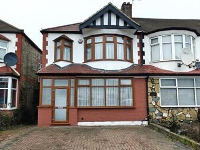 North Circular Road, Palmers Green, 3 Bedroom End