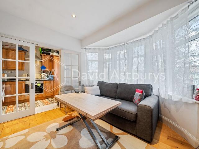 North Circular Road, Palmers Green, London N13, 2 bed flat to rent, £1,650 pcm | PrimeLocation