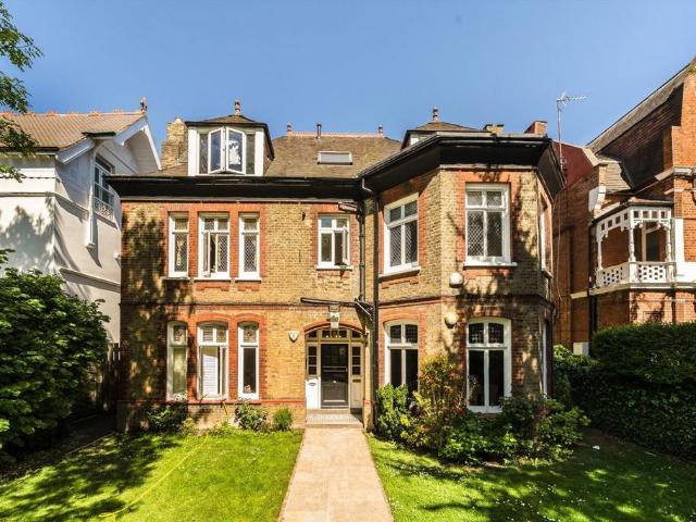 North Common Road, London W5 2 bed flat to rent £2,300 pcm £531 pw
