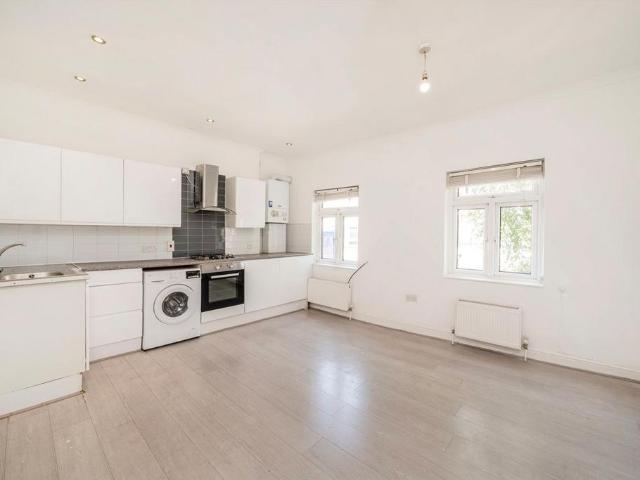 North Cross Road, East Dulwich 2 bed flat to rent £2,000 pcm £462 pw