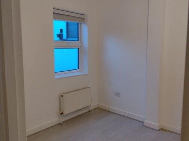 North Cross Road, London SE22, 2 bed flat to rent, £2,100 pcm | PrimeLocation