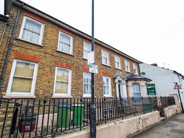 North Cray Road, Bexley DA5, 2 bed flat to rent, £1,500 pcm | PrimeLocation