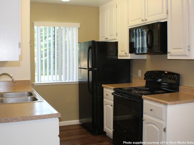 North Creek Apartment Homes 1 Bedroom Apartment for Rent at 8680 N Cedar Ave, Fresno, CA 93720 Woodward Park