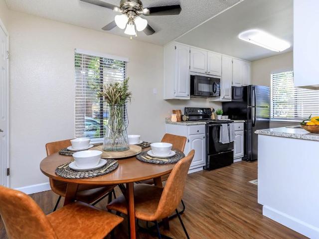 North Creek Apartment Homes 2 Bedroom Apartment for Rent at 8680 N Cedar Ave, Fresno, CA 93720 Woodward Park