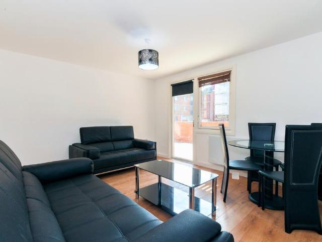 North Crescent, 55 North Street. 2 bed apartment to rent £1,150 pcm £265 pw