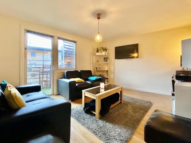 North Crescent, North Street, Leeds. 2 bed apartment to rent £1,000 pcm £231 pw