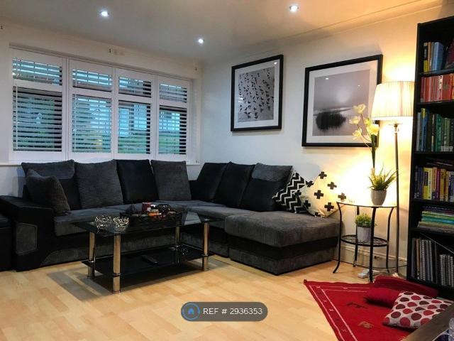 North Dene, Chigwell IG7, 3 bed terraced house to rent, £2,100 pcm | PrimeLocation