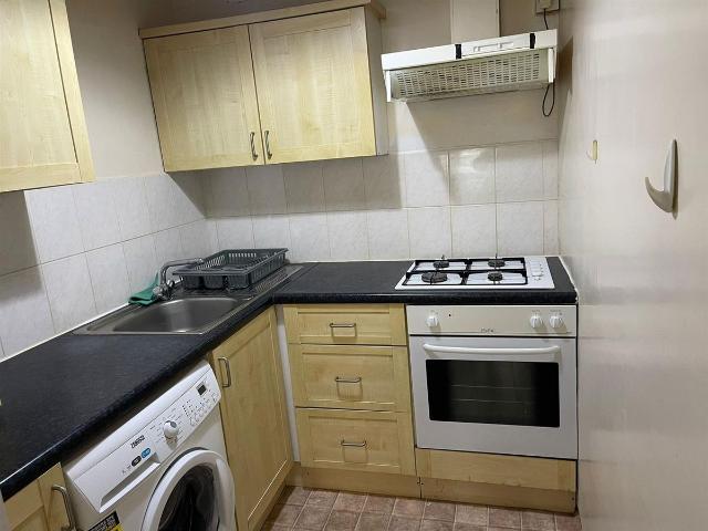 North Drive, Hounslow TW3, Studio to rent, £1,200 pcm | PrimeLocation