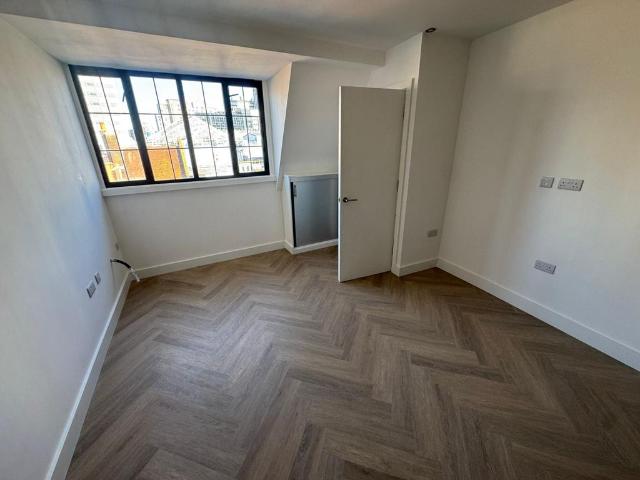 North End, CR0 1 bed flat to rent £1,499 pcm £346 pw