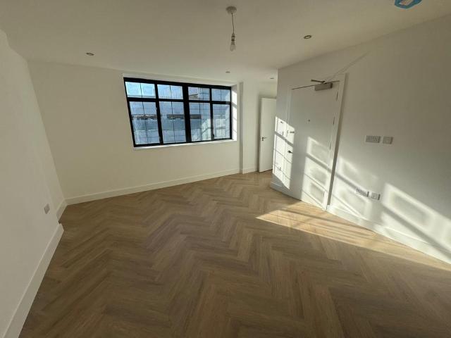 North End, CR0 1 bed flat to rent £1,499 pcm £346 pw