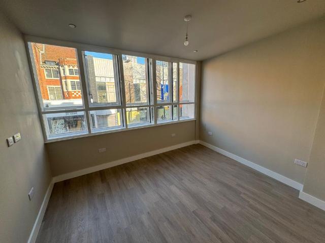 North End, CR0 2 bed flat to rent £1,799 pcm £415 pw