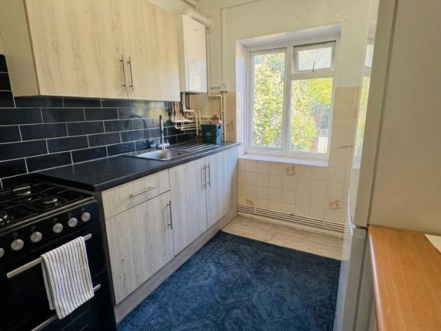 North End Road, Wembley HA9 2 bed flat to rent £1,825 pcm £421 pw