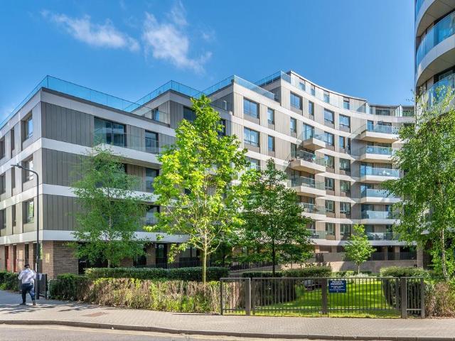North End Road, Wembley Park. 2 bed flat to rent £2,550 pcm £588 pw