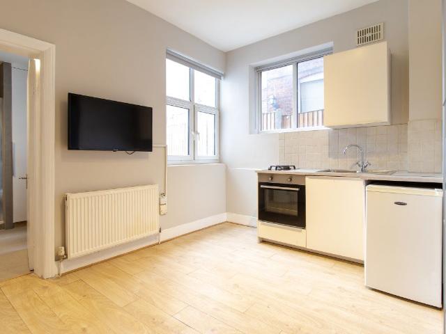 North End Road, Golders Green NW11, Studio to rent, £1,200 pcm | PrimeLocation