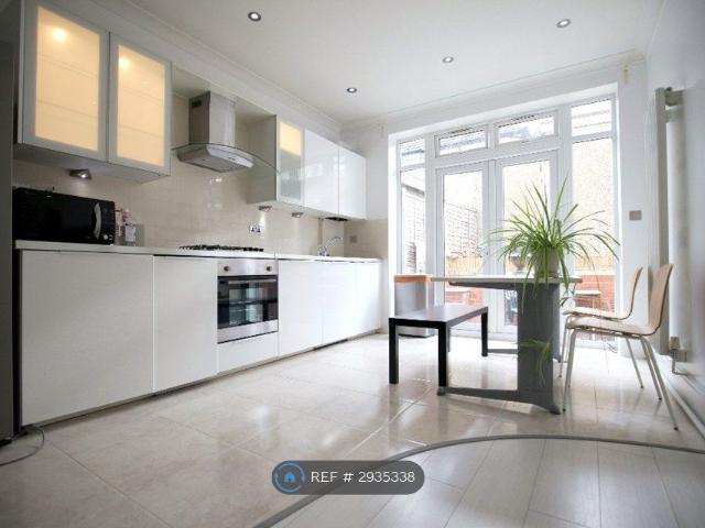 North End Road, London NW11, 3 bed flat to rent, £3,380 pcm | PrimeLocation
