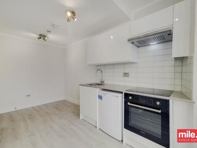 North End Road, London NW11, Studio to rent, £1,300 pcm | PrimeLocation