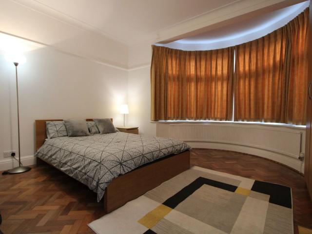 North End Road, London SW6, 3 bed flat to rent, £2,750 pcm | PrimeLocation