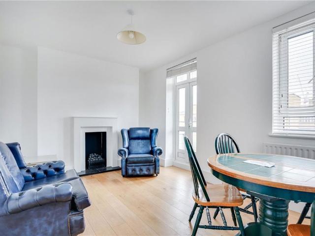 North End Road, London W14, 3 bed flat to rent, £2,750 pcm | PrimeLocation