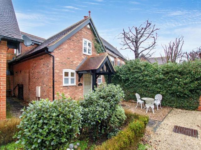 North Frith Park, Hadlow, Tonbridge 2 bed detached house to rent £1,695 pcm £391 pw