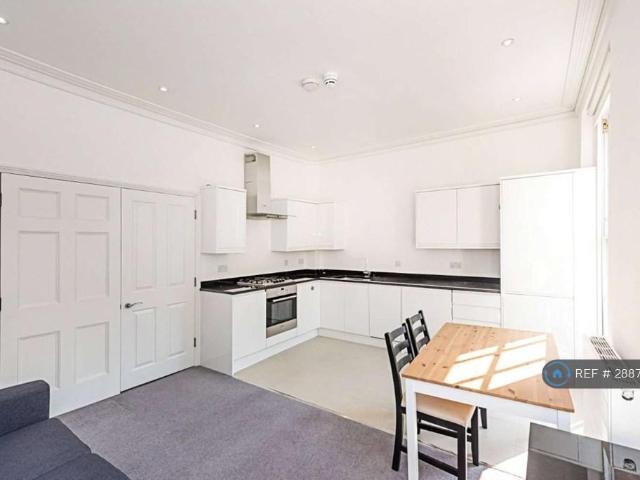 North Gower St, London, NW1 1 bed flat to rent £2,800 pcm £646 pw