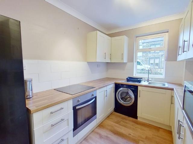 North Grange Road, Headingley, Leeds LS6, 2 bed flat to rent, £1,200 pcm | PrimeLocation